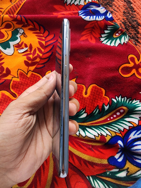 Samsung S20 8/128 sotiladi