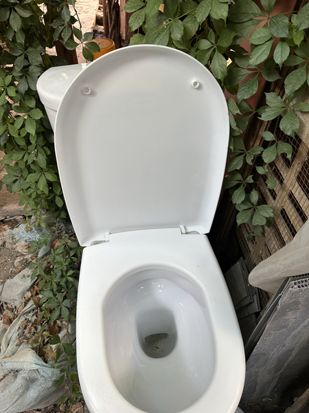 Продам унитаз с бочком срочно!