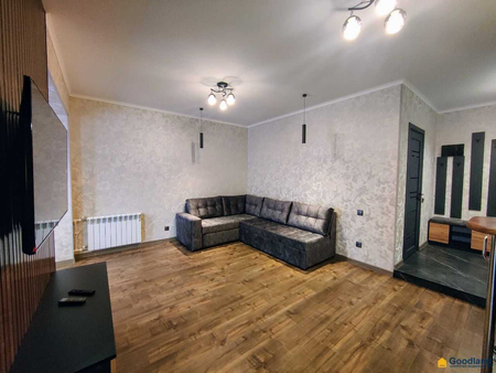 В Мирзо-Улугбекском р-не (Ц2) продается 2х комнатная квартира (J 1515)