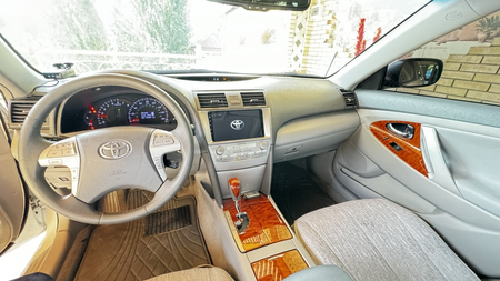 Camry 3.6 amerikanka srochna sotiladi