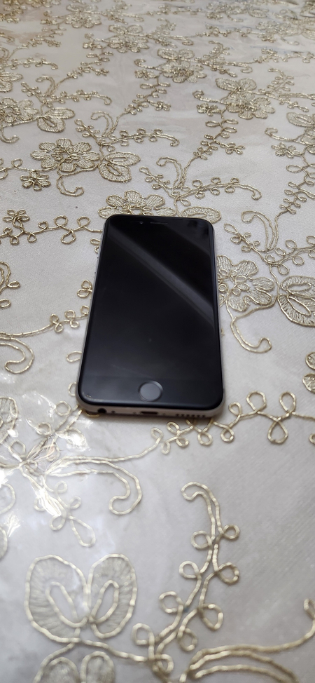 Iphone 6 s xolati yaxshi xamma joyi tiniq ishledi