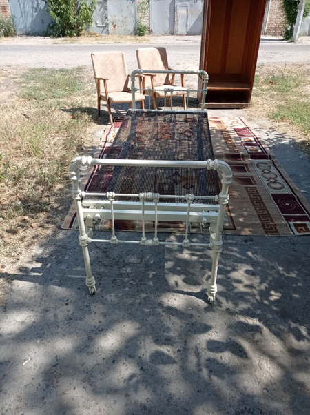 железная кровать