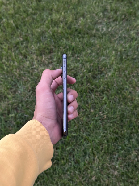 Iphone xs max sotiladi