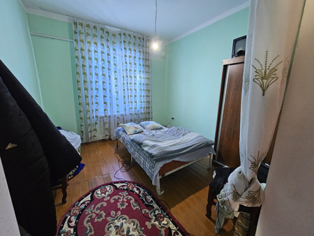 Жай сатылады 6 соток, 4 ханалы, кухня, сан узел, коймахана, баг бар.