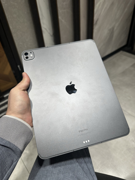 iPad Pro 13inch  M4 256GB e-Sim Идеал