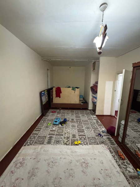 9микрарайоне Атс 1х мала семейка Прадаётся срочно вдоль дороги