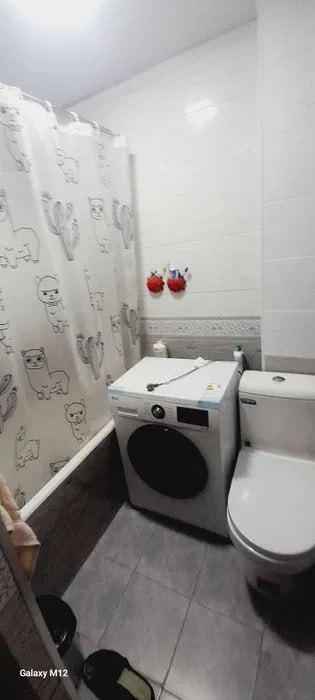 Чиланзар 23 2/2/5 срочно продается квартира Мебель техника частично