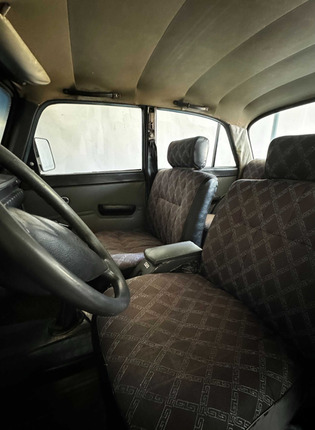 Moviy rangdagi Moskvich-412, 1990-yil