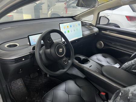 Elektromobil WuLing  460 km zapas