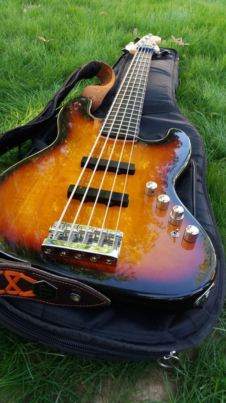 Bass gitara Squier Jazz bass deluxe 5 string active