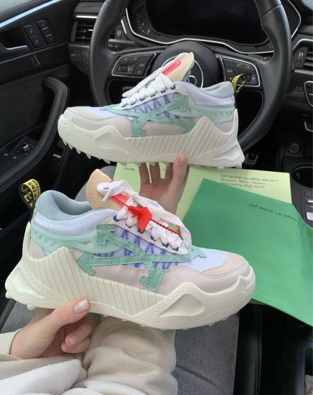 Кроссовки Off-White. 39 размер