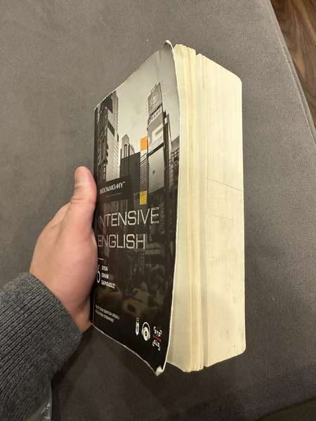 Kitob Booknomy sotiladi ingliz tilini oʻrganish uchun