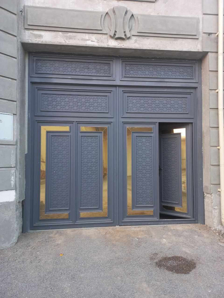 Naves Darvoza rishotka parkovka