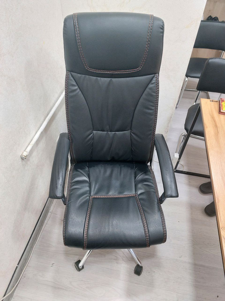 Ofis uchun kreslo