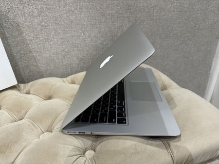 * Apple MacBook Air 13 A1466 core i5 2017 г в отличном состоянии