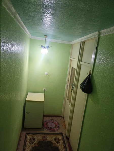 Zudlik bilan sotildi 2 xonali uy  16 000$