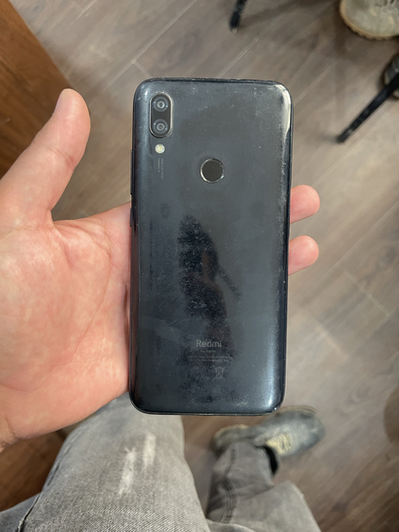 Redmi 7 4/32 idial sastayaniya