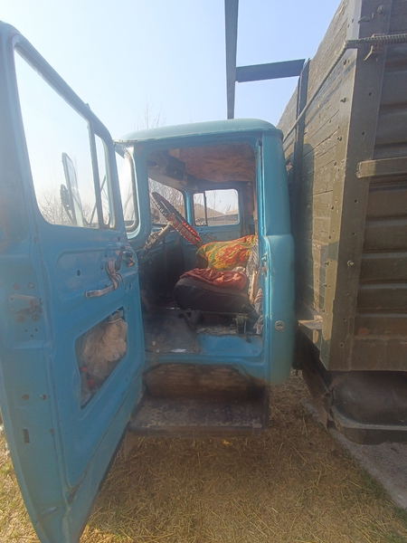 Zil sotiladi Xolati yaxshi
