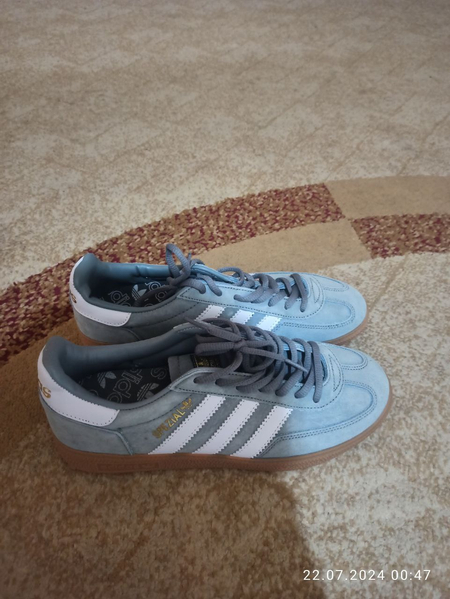 Кроссовки Nike, Adidas