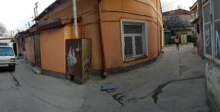 №652 1-xamom ko'chasida Obshi dvor xovli sotiladi!