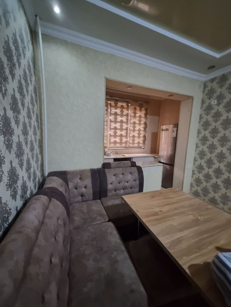 Срочно.  Юнусабад15. 2в3ком. 1этаж. Не торец Зеркальный.  Метро