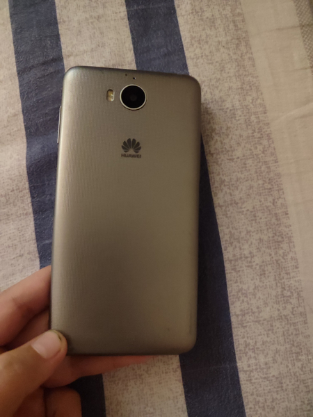 HUAWEI белого цвета