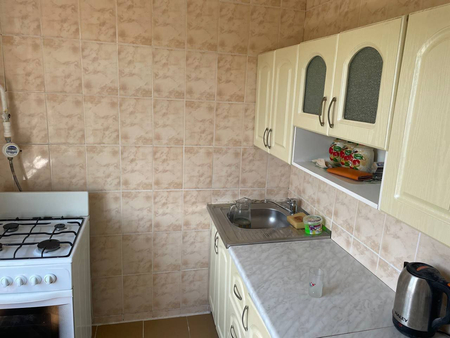 Продаётся 1 комнатная квартира на массиве Карасу 1. Цена - 43500 у.е.