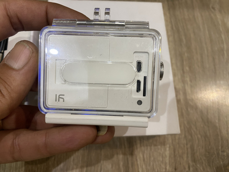 * экшен камера xiaomi yI с водонепроницаемым чехлом новая не дорого!