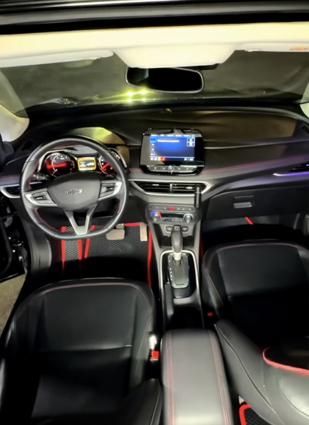Chevrolet Tracker2 red line