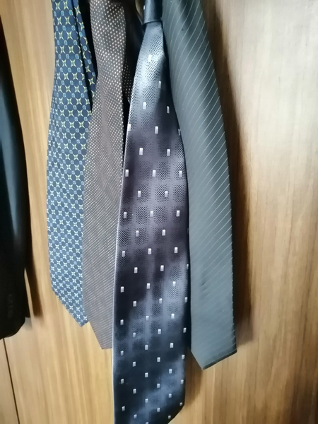 Галстуки мужские.
