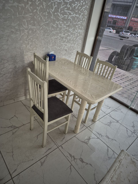 Stol stul sotiladi narxi kelishilgan xolda