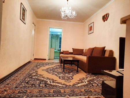 Продается в центре города 2 комнатная Космонавты Голубые Купола
