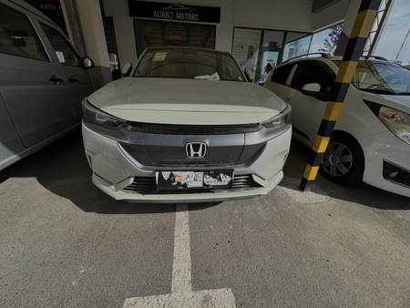 Honda ENP1  2022 г в двух цветах
