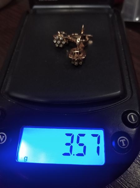 Золотые серьги 585