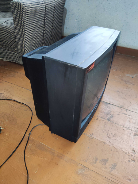Рангли телевизор Grundig ва Goldstar