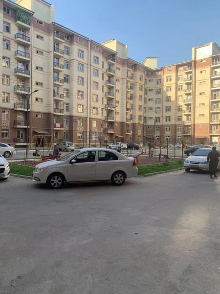 Яшнабад улица Иззат Новостройке продается квартира  1//5/8  42м2