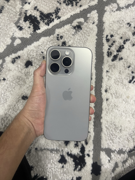 iPhone 15pro 256 gb natural titanium