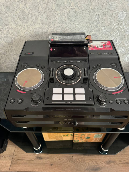 В продаже LG Xboom CM 9740