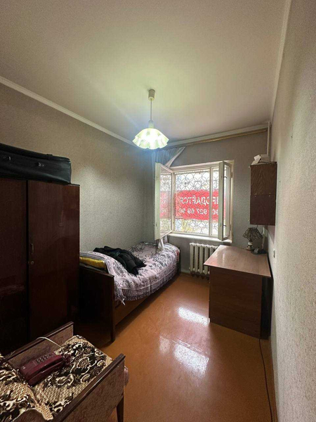 Продам 3х ком на 1 Этаже Балкон 2на6 ор-р Юнусабад-11 по линии Метро!