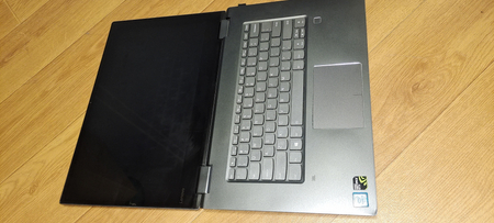 LENOVO yoga720-15IKB