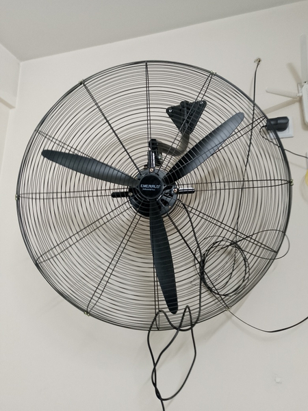 Ventilyator sotiladi
