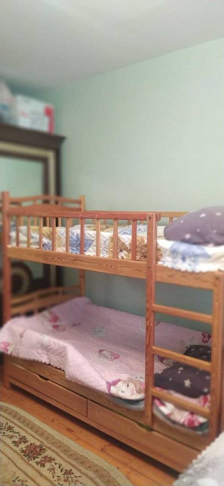 Детская двухъярусная кровать из дерева