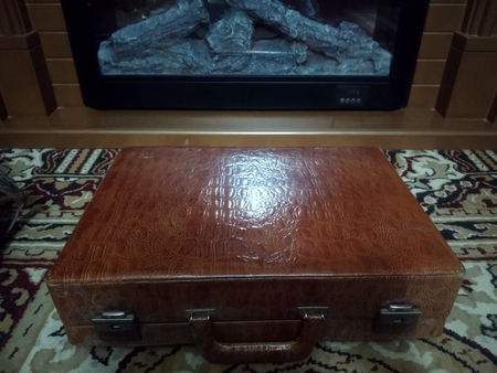 Продам чемоданы ссср