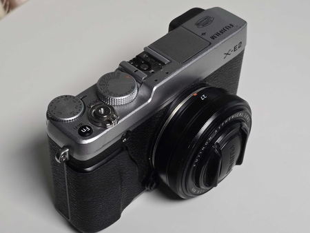 Беззеркальная камера Fuji X-E2 c объективом 27мм