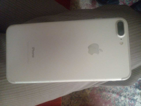 Продам iphone 7+ с хорошим состаяние