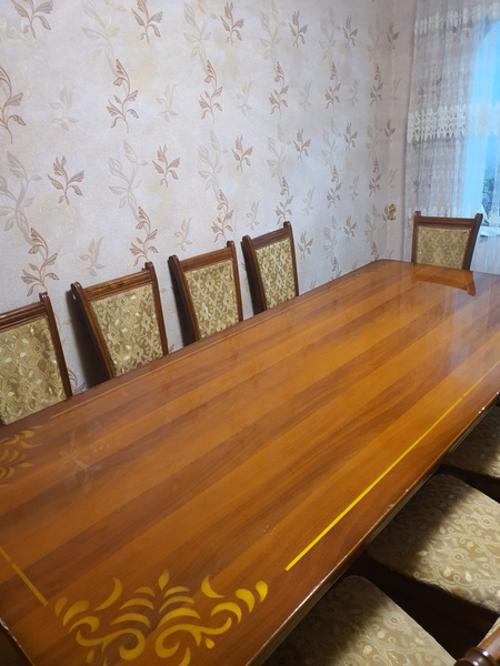 Stol +12 stul sotiladi.  Sergeli 4 kvartalda.