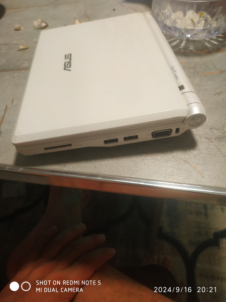 Netbuk sotiladiladi battaryasi ishlaydi pamyt 15gb qama yogi ishlidi