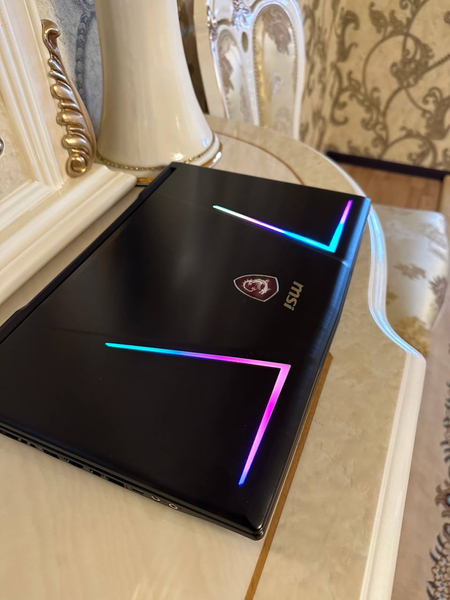 Ноутбук MSI GE63 Raider RGB 8 SF