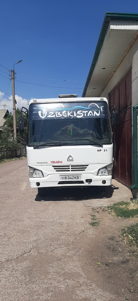 Isuzu автобус.  NP21.    2012-йил.  285минг км йурган.
