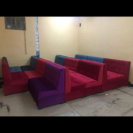 Kafe va pleysteshin uchun divan